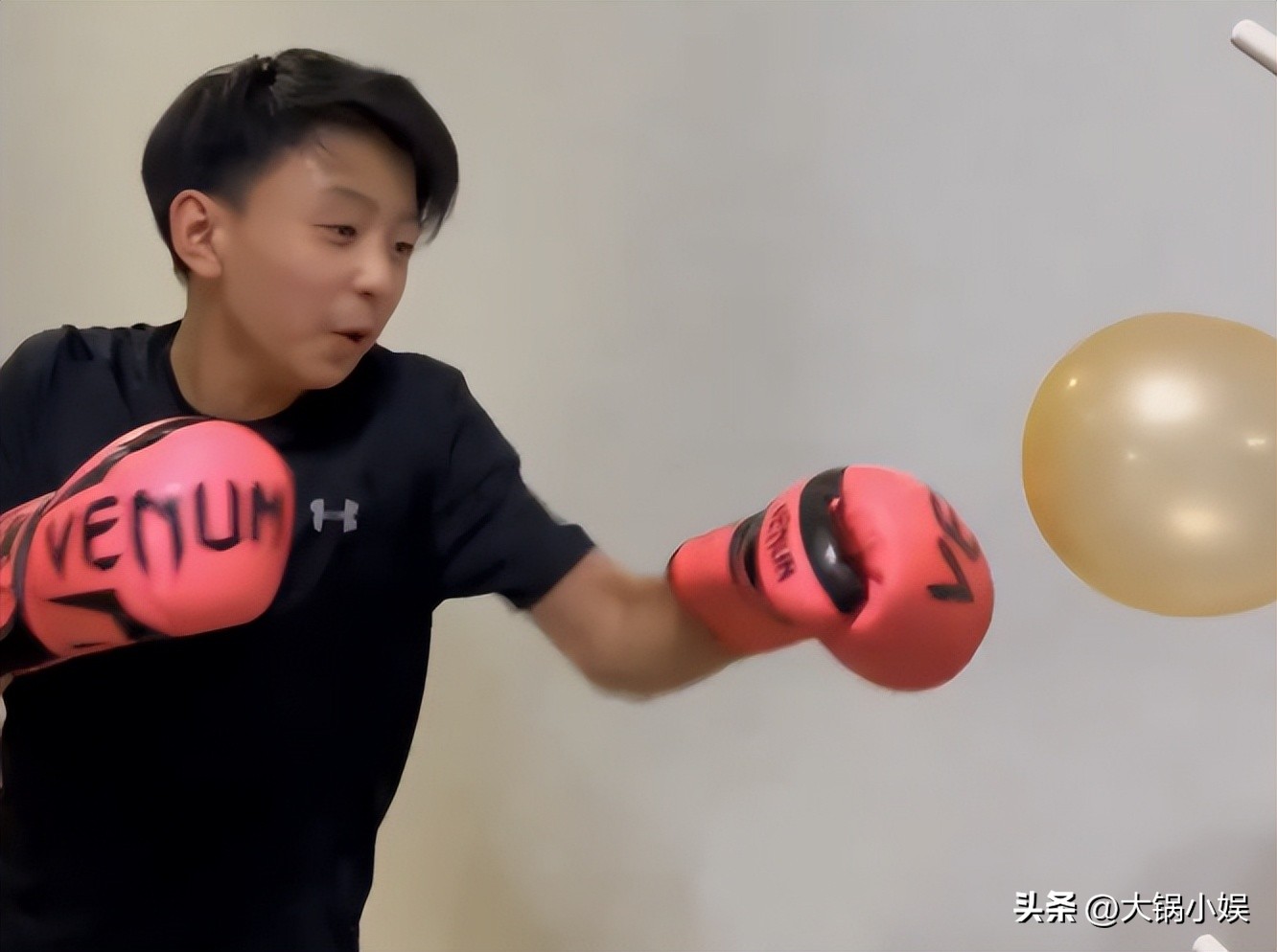 Xie's "Three Generations of Stars" first grew up, Cecilia Cheung posted ...