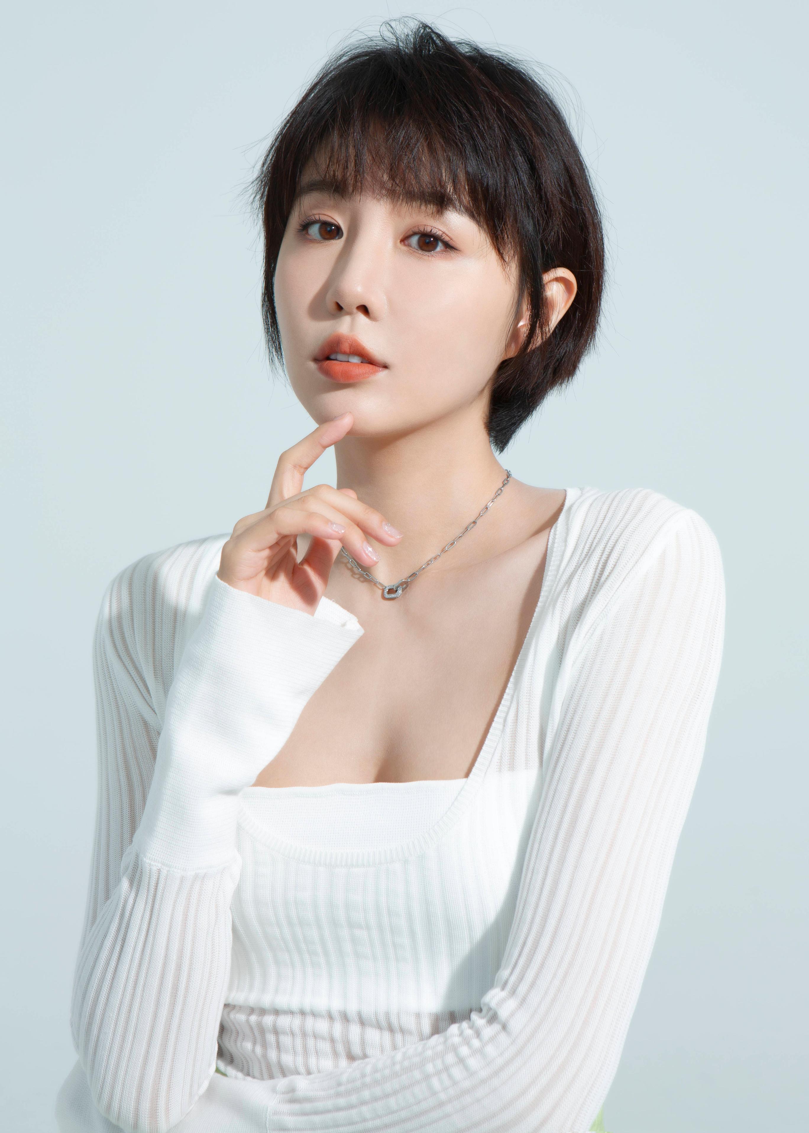 The urban sweet love drama "Mobai" started broadcasting and Li Xinran ...