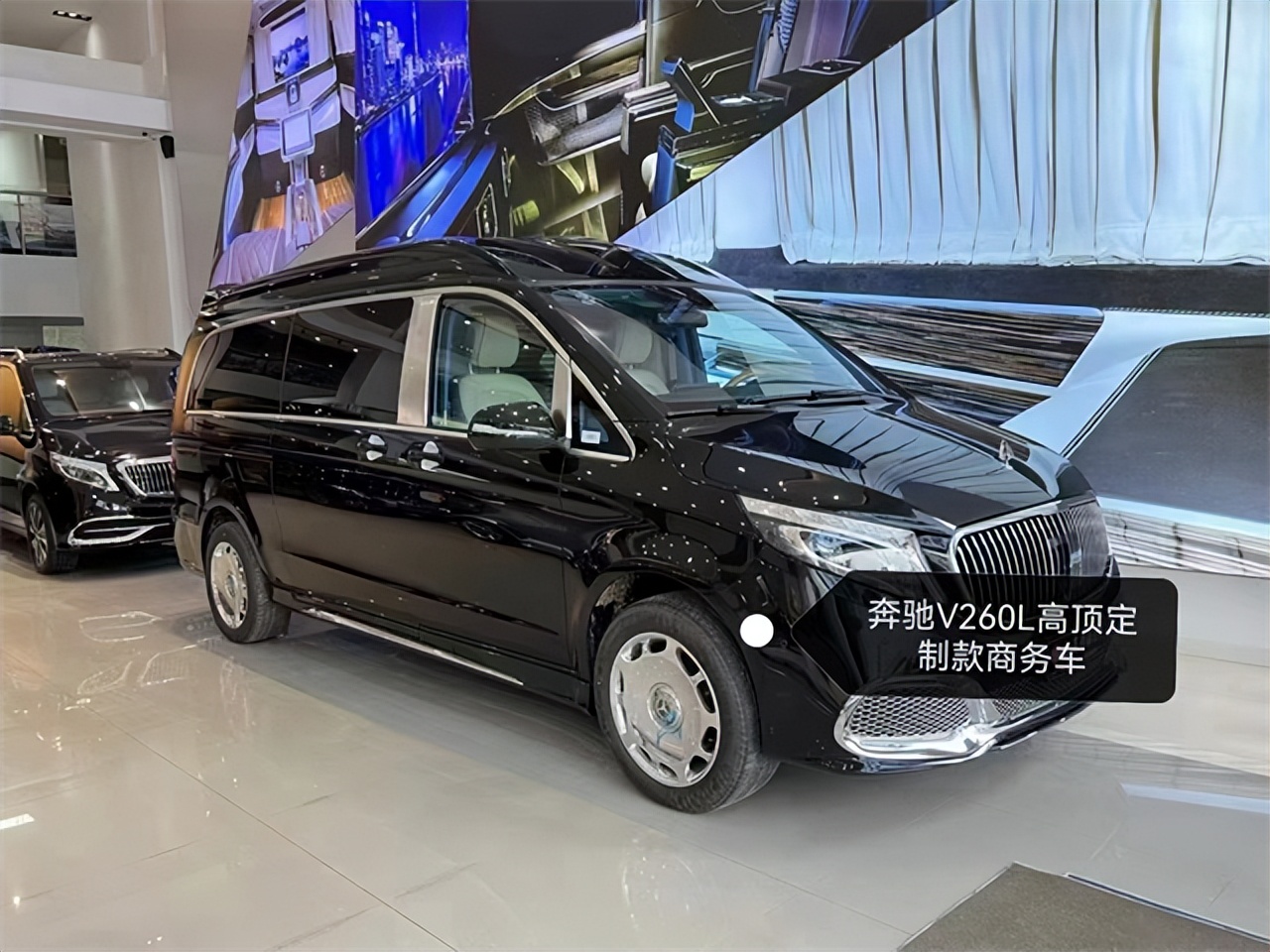 Mercedes-Benz V-class commercial vehicle customization · Hawker V600 ...