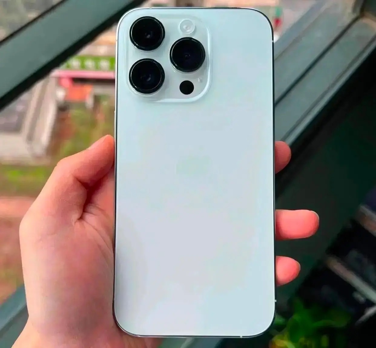 Comparison of iPhone 15 Pro and iPhone 14 Pro: Subversive upgrades ...