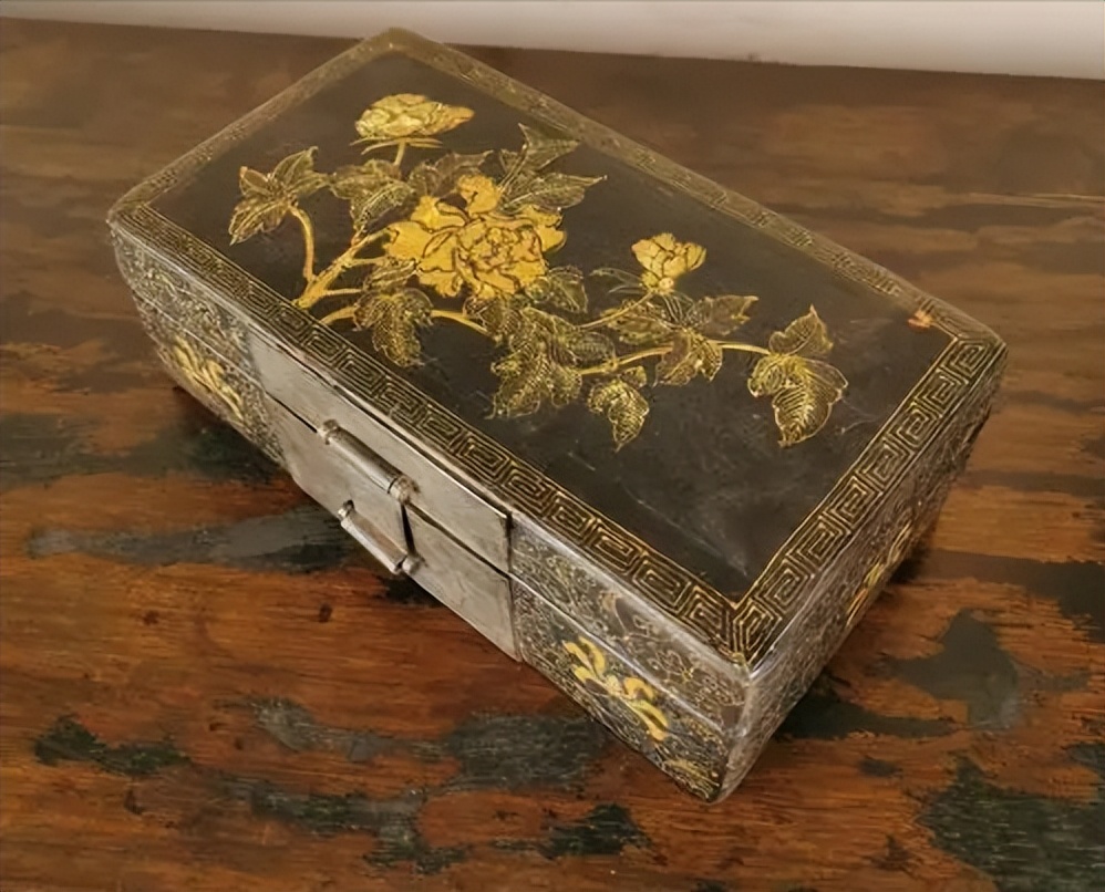 Ukrainian hand-painted lacquer boxes radiate new vigor and vitality in ...