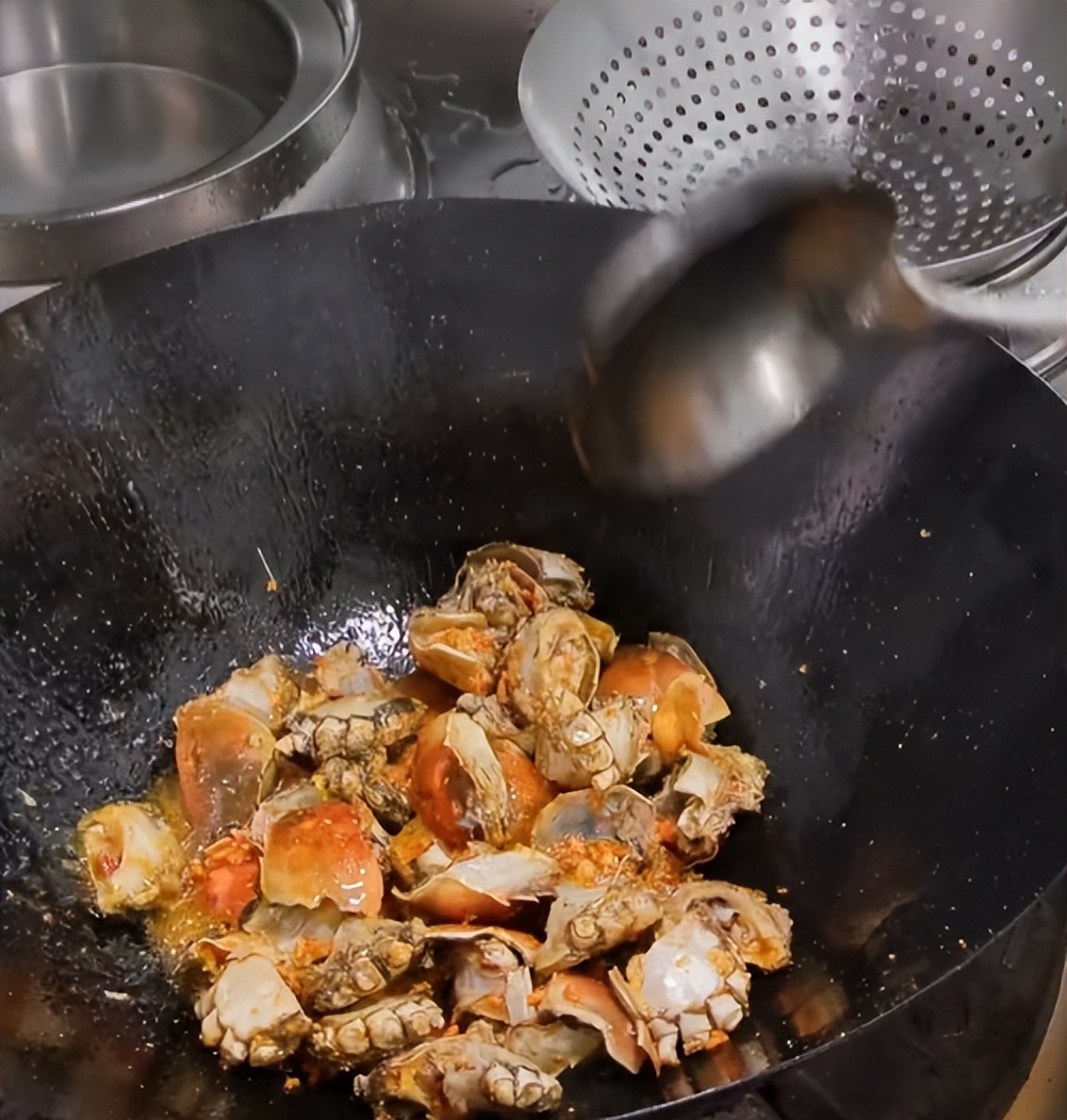 "One crab and three meals", salt baked, steamed egg, stewed crab, a ...