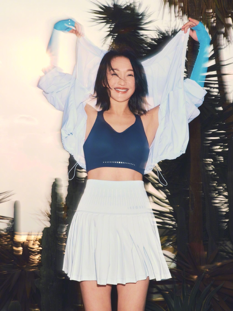 Unlimited vitality! Zhou Xun's latest seaside vacation style photo - iMedia