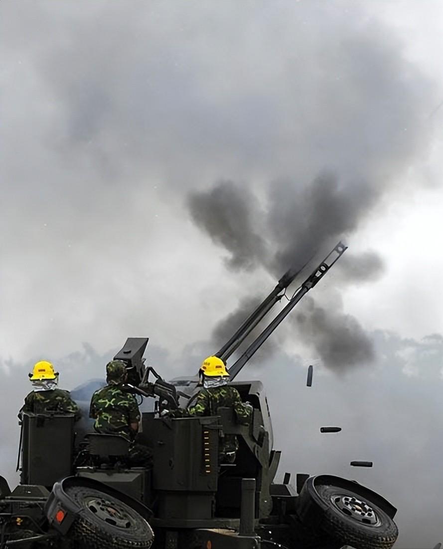 Moscow is in a hurry! 20,000 Russian troops guard 16 Wuzhi planes ...