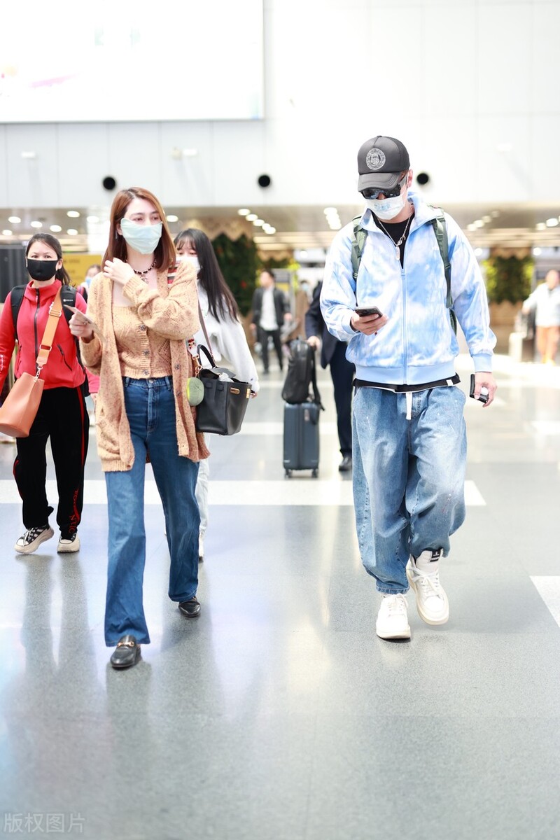 Hong Xin posted a blog late at night announcing her divorce, but was blocked by deleting Weibo ...