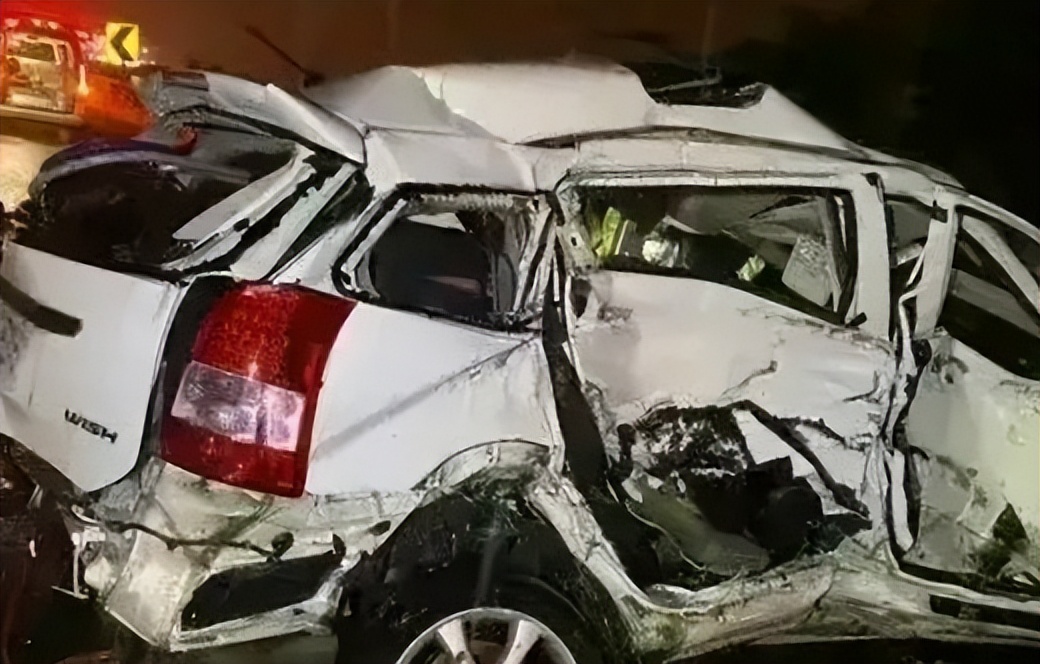 The 31-year-old male singer died in a car accident, and the female ...