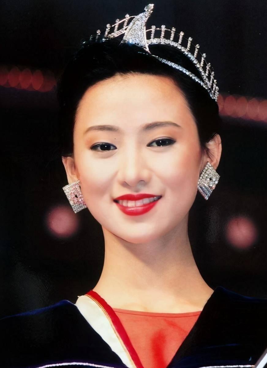 Actor Weng Hong became famous after taking off his clothes in romantic ...