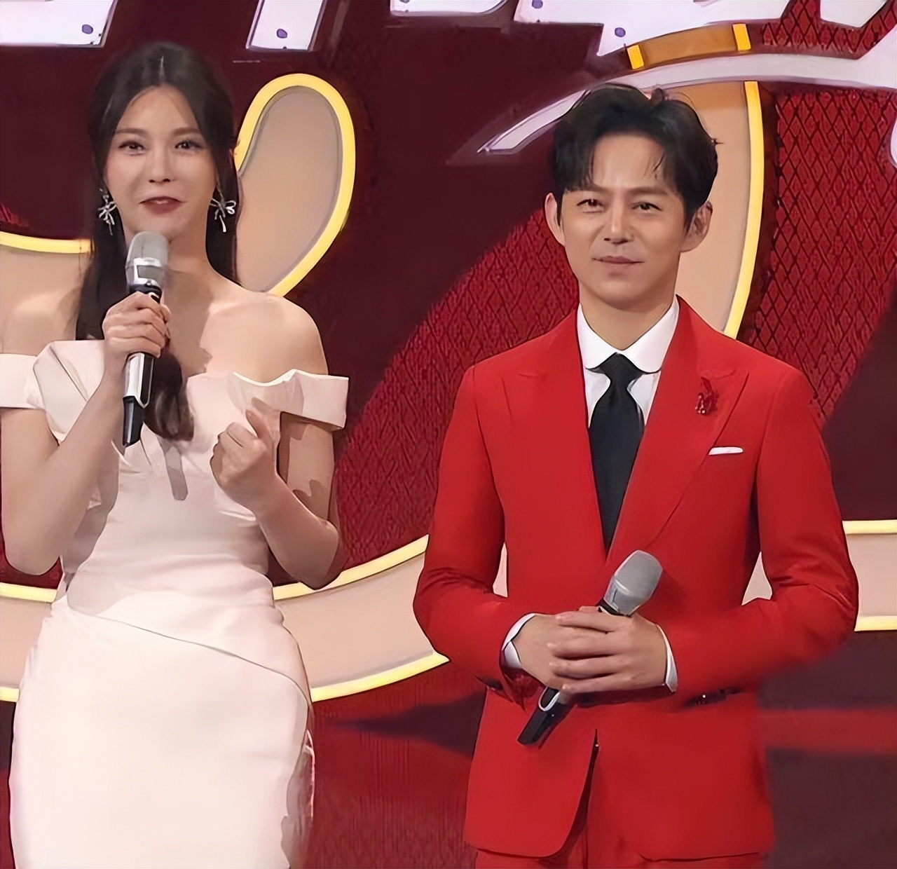 Hunan New Year's Eve Spring Festival Gala: Four beauties on the same stage are super eye ...