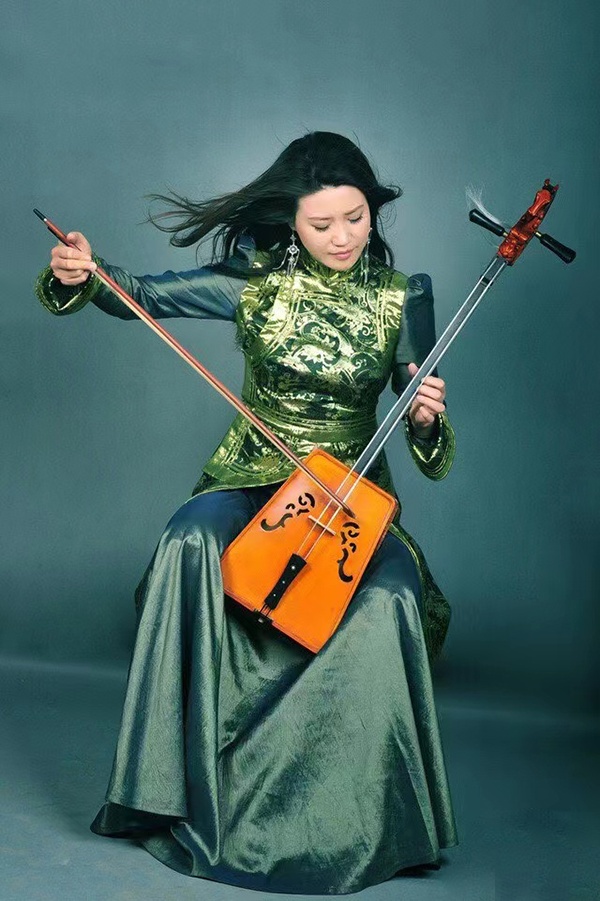 Inner Mongolia Art Theatre Matouqin player Sulge won the Gold Award of ...