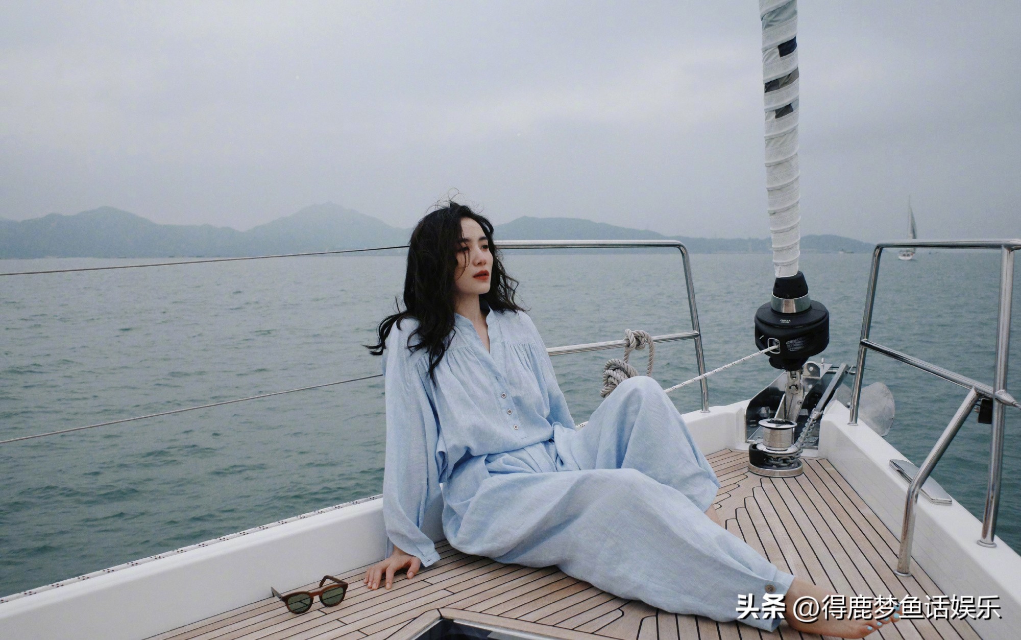 Song Jia's blue suit is easy to shoot, gentle and romantic! - iNEWS