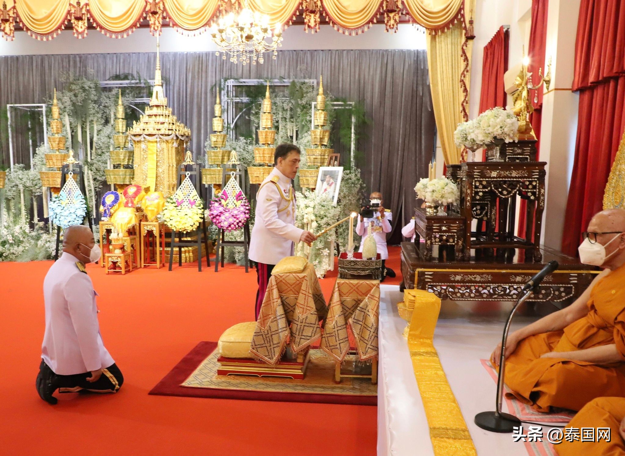The King and Queen of Thailand attended the funeral of Prince Yukol and ...