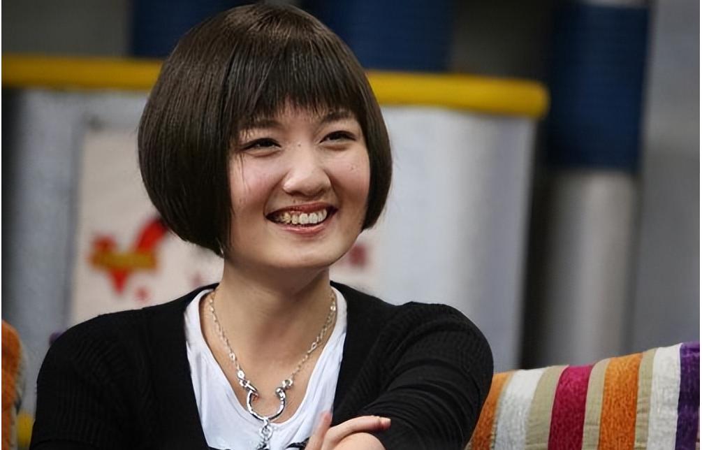 "Glass Beauty" Jiang Xiaohan: Married to a childhood sweetheart, gave birth at the age of 36 ...