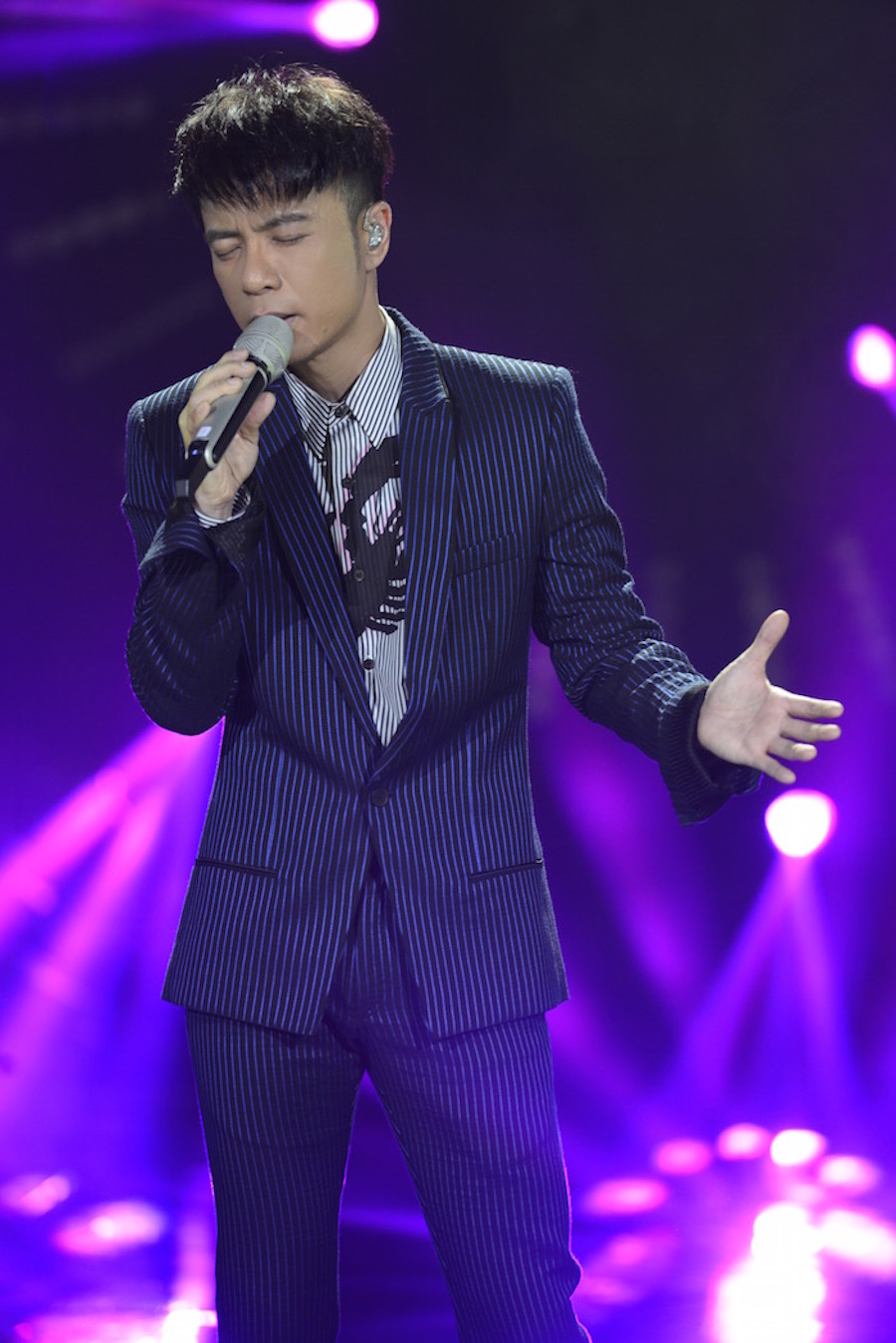 The most underrated singer, Hacken Lee, has the same singing skills as ...