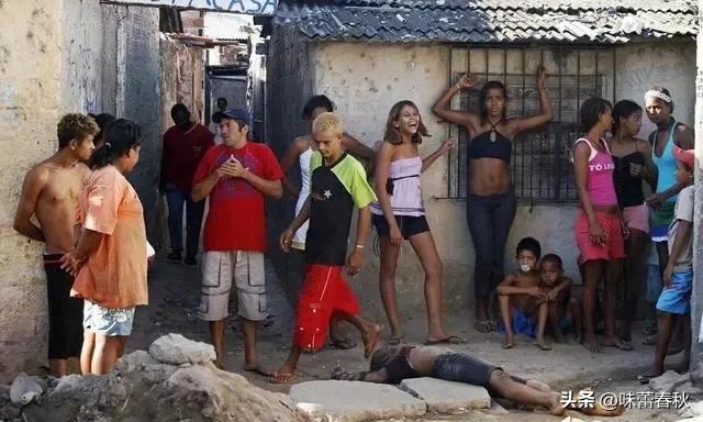 The Brazilian slums with dilapidated houses, although you can see ...