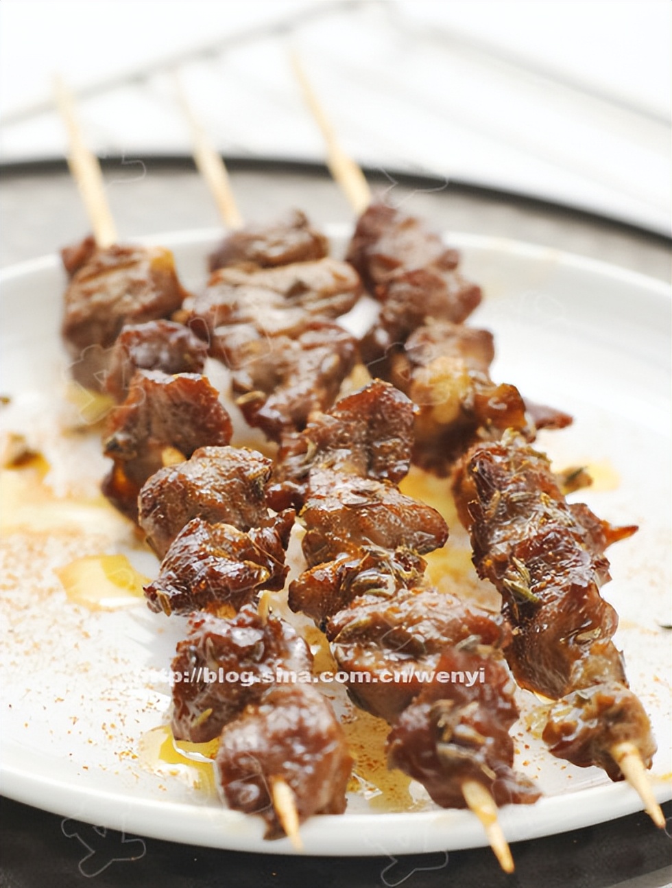 Simple and smoke-free oven version of lamb kebabs, a must-have in cold ...