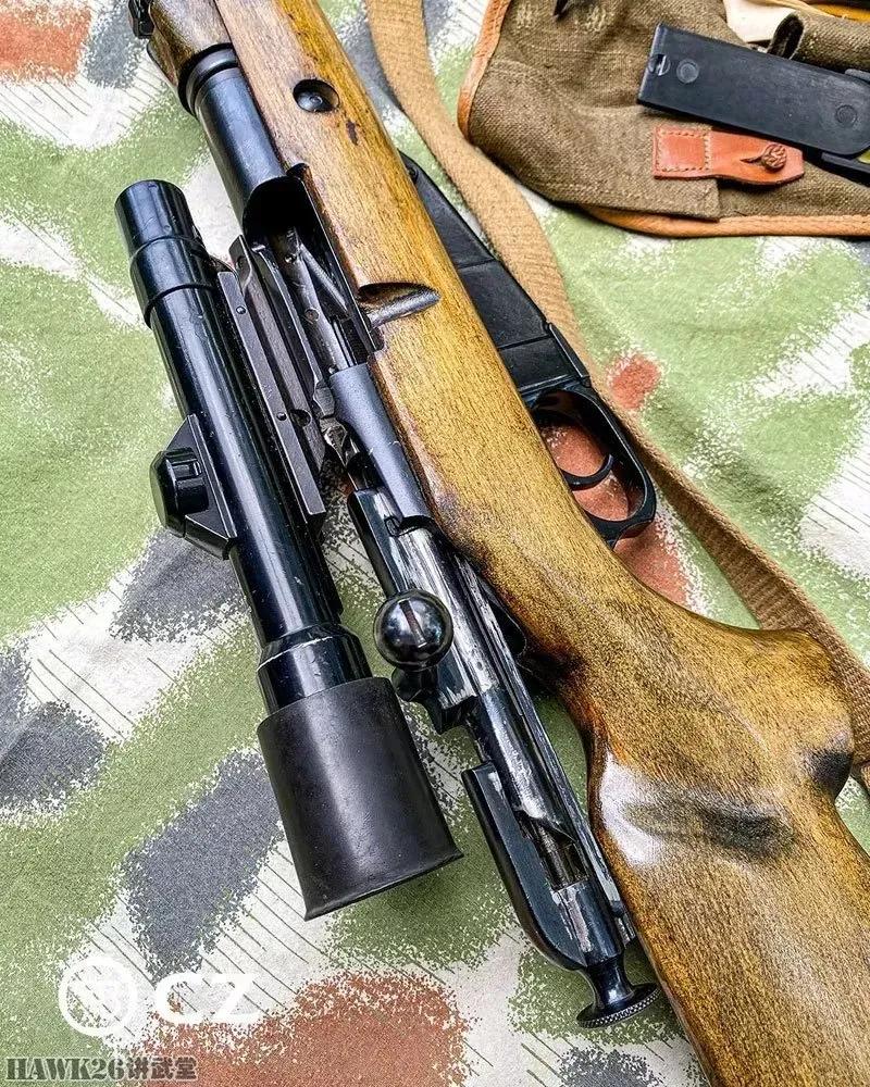 The Czechoslovakian Vz.54 sniper rifle adopts the Mosin Nagant design ...