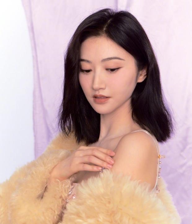 Stunning beauty, Jing Tian's private video is exposed! - iNEWS