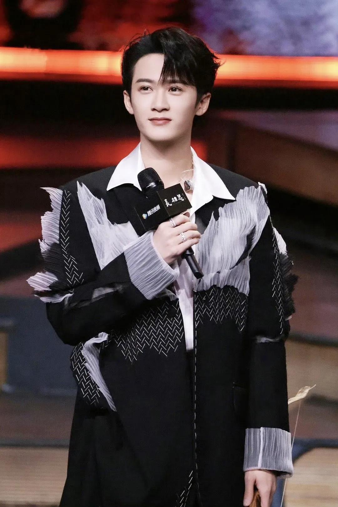 Tan Jianci's latest "out of tune" singing made him feel better all of a ...