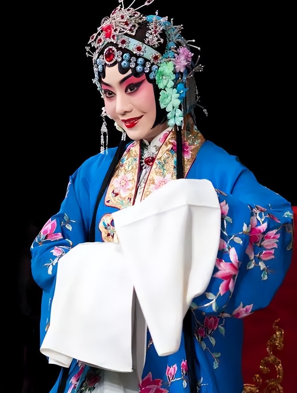 She is recognized as the number one beauty in Peking Opera! How ...