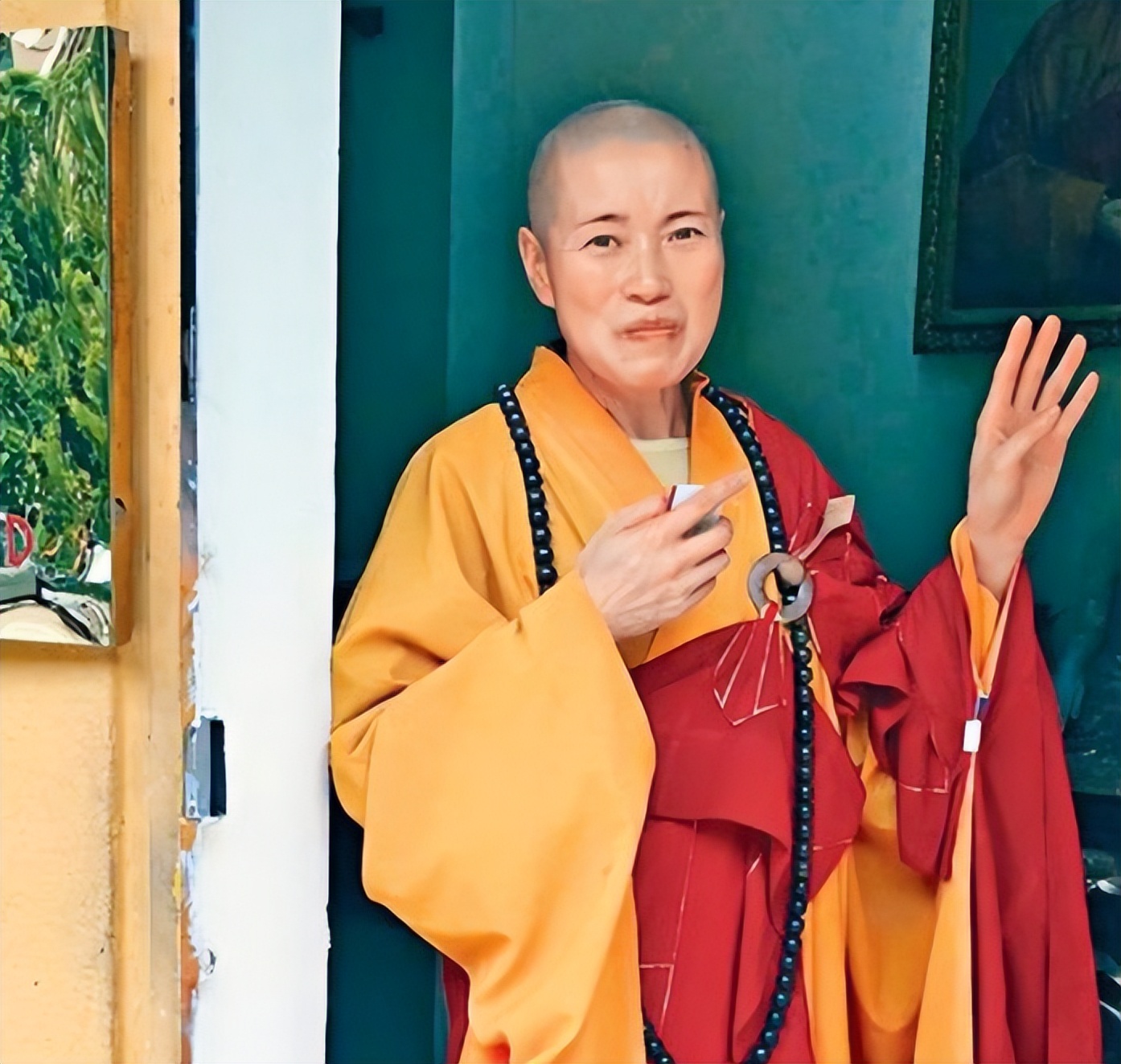 "The most beautiful nun" Shi Zhiding worships Buddha devoutly in the ...