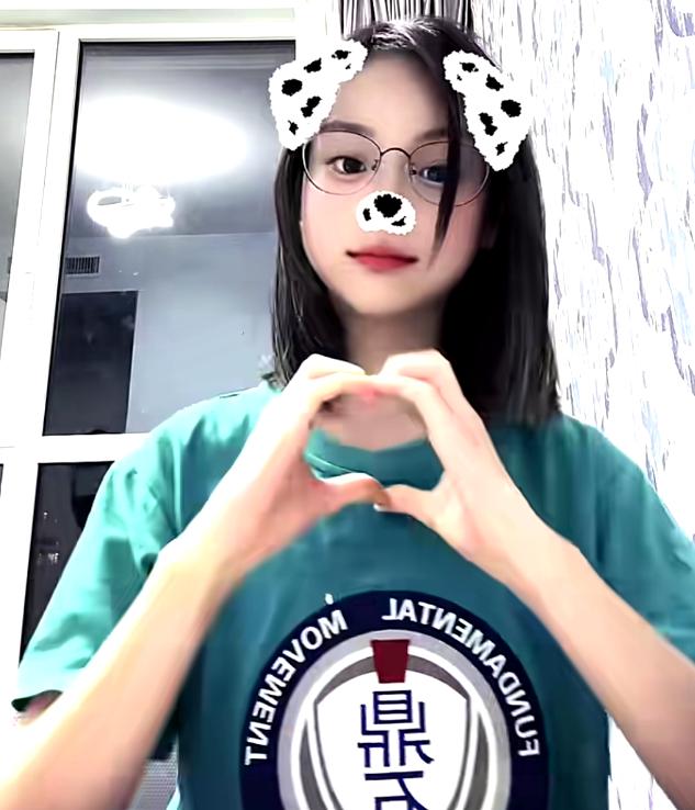 Li Xiaolu's daughter Tianxin cuts her hair short and dances, she looks ...