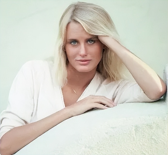 In the Spotlight - American Actress: Daryl Hannah - iNEWS