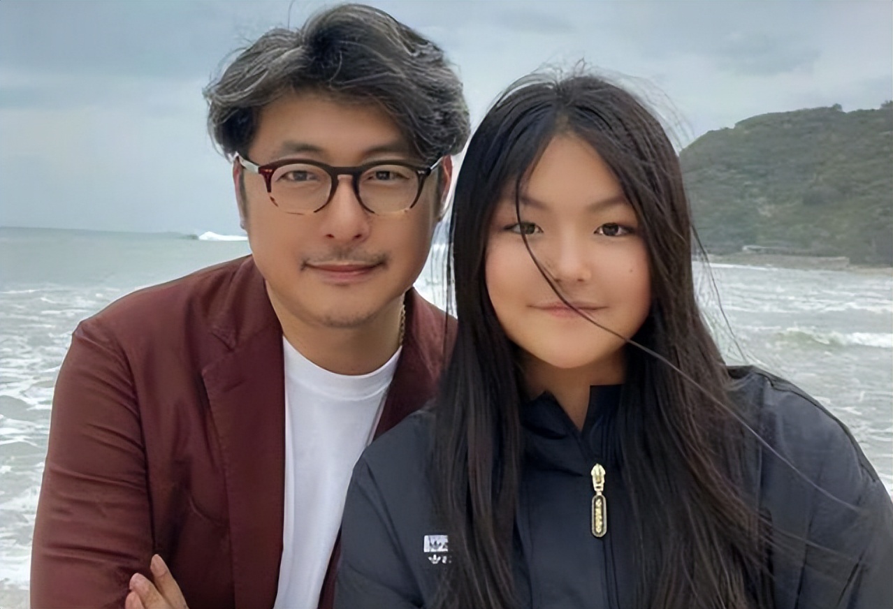 Wang Shiling returned to China for June 1st, took the first-class ...