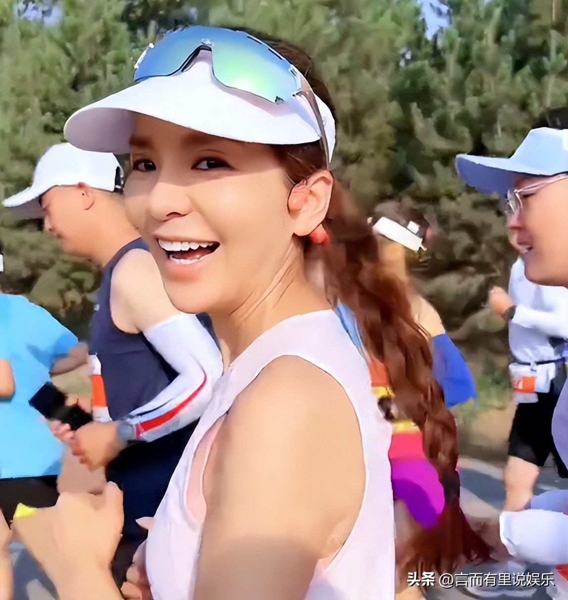 Zhu Xun ran a marathon without makeup, his body drooped like an old ...