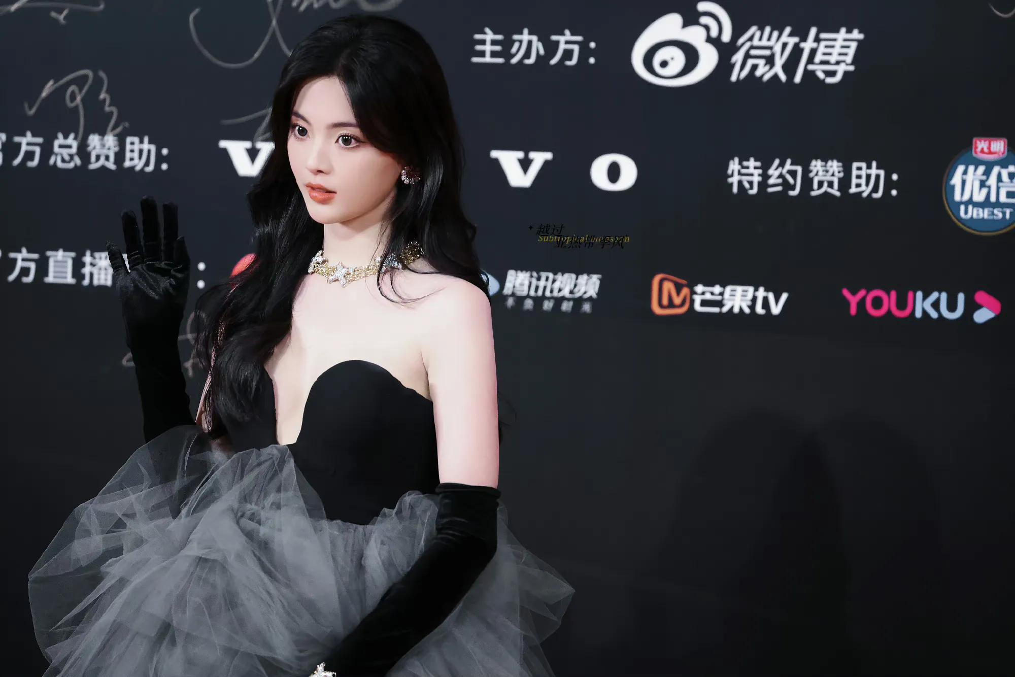 Sexy and charming Yang Chaoyue - iNEWS