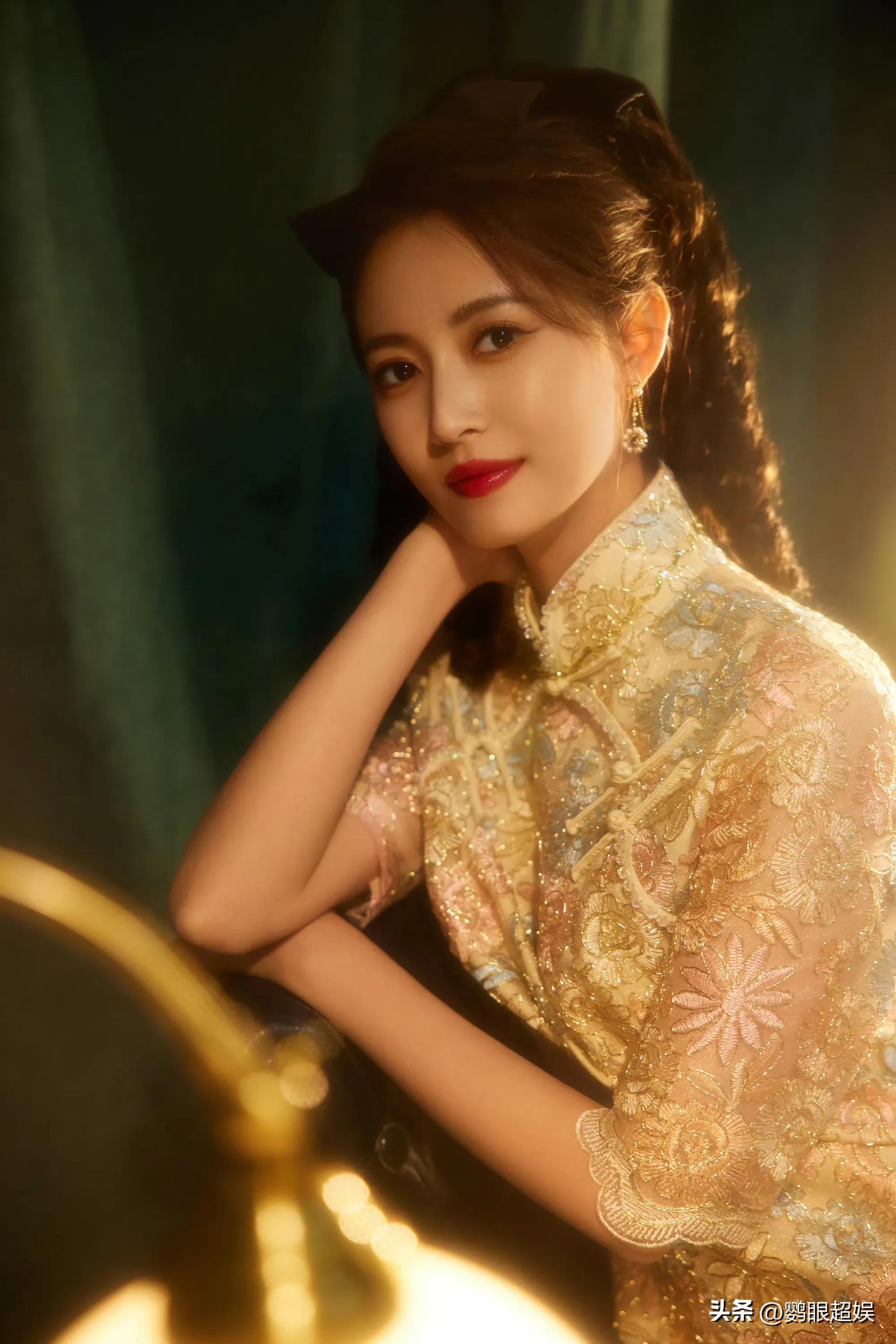 Chen Yuqi's Hong Kong-style retro cheongsam photo, a proper Miss of the ...