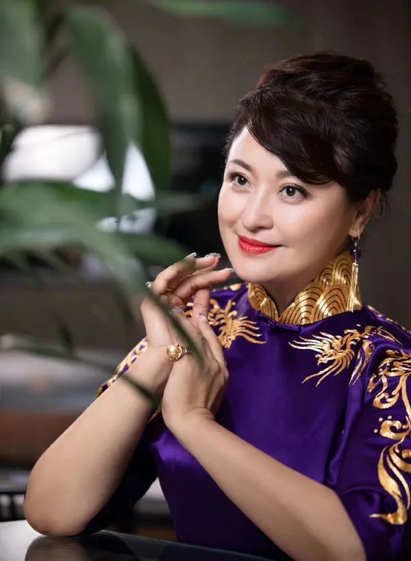 Remember Miao Ruolan in "Flying Fox in Snow Mountain"?Married to a ...