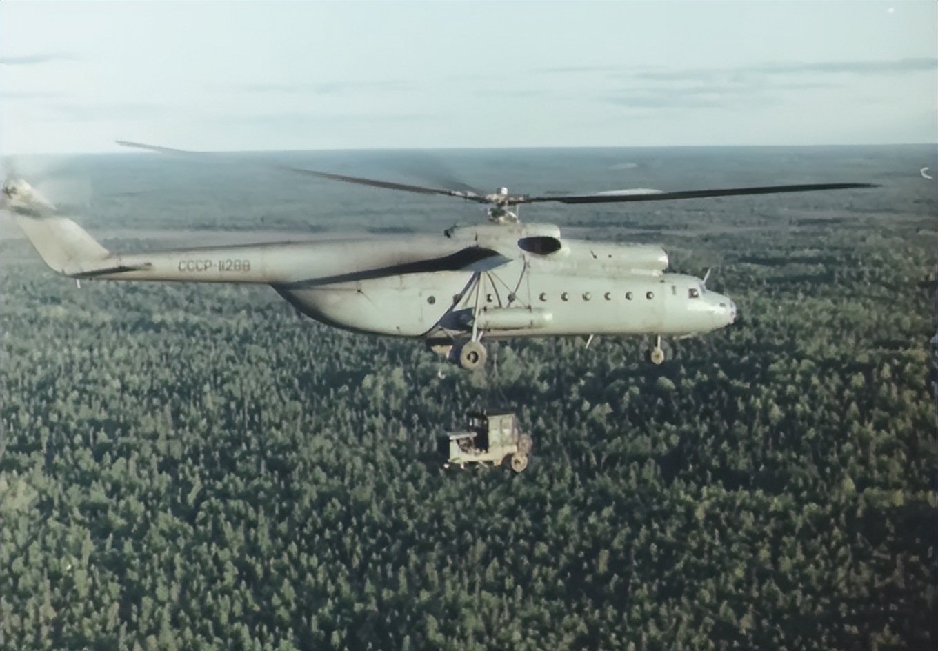 The world's largest helicopter: Mi 12 "homing pigeon" helicopter - iNEWS