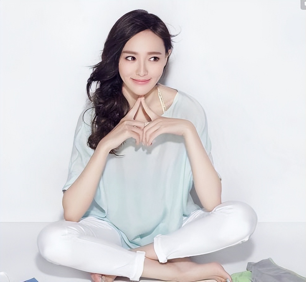 Actress Clothing - Tang Yan (4) - iNEWS