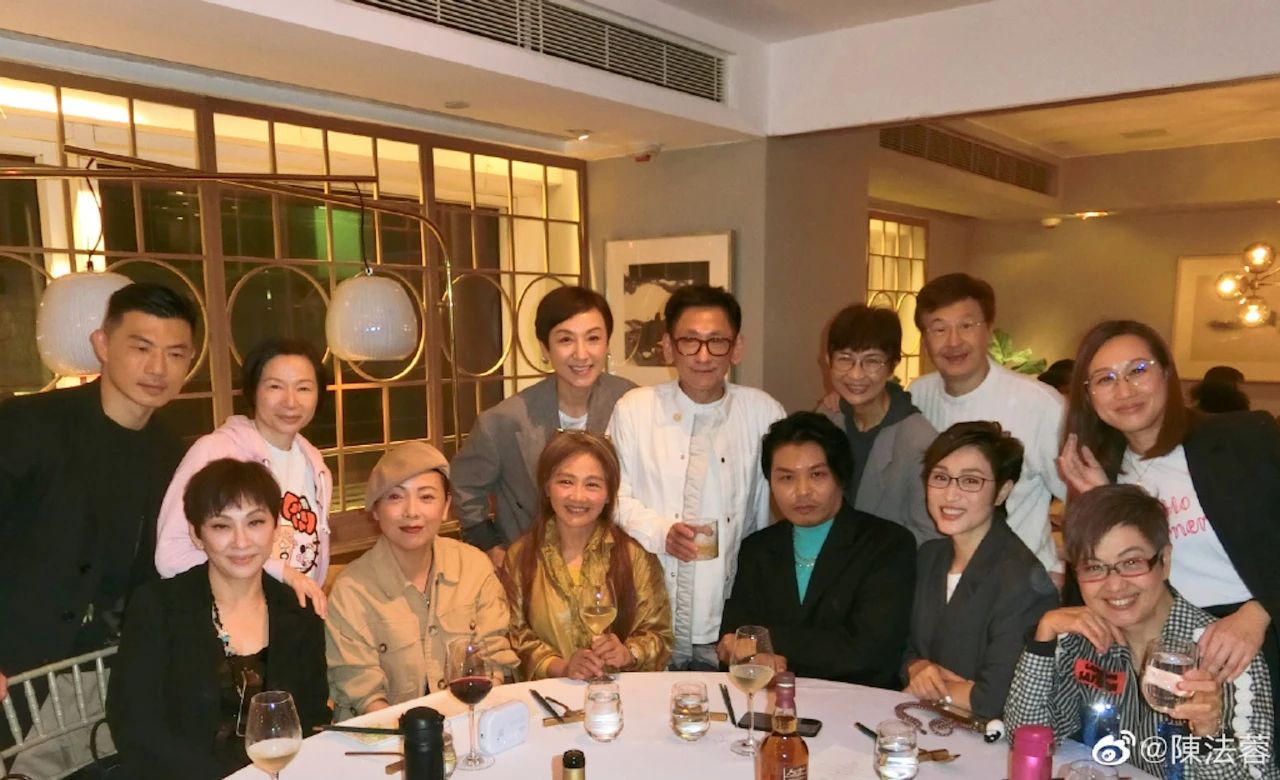 Anita Mui's bosom friend's birthday party was very crowded, with Chen ...