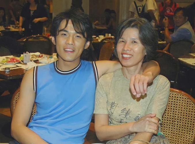 The story before Jay Chou became famous: the light behind the sun, a ...