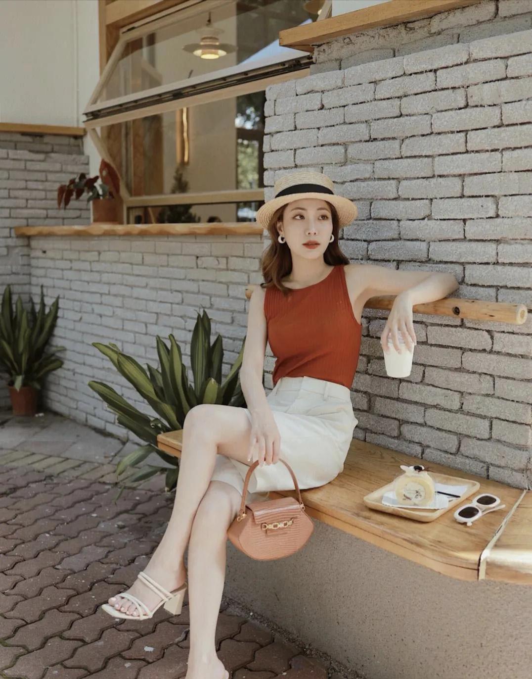 Little Ya Fashion Outfit Issue 23: Age-reducing and cute, showing a ...