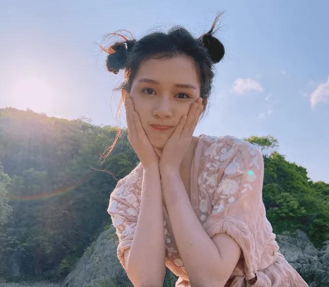 Chen Sicheng played with his little girlfriend, she pouts her lips and ...