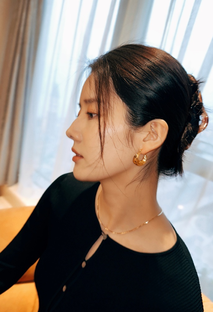 Actress Jing Ruyang is plainly dressed, looks like Liu Yifei, beautiful ...