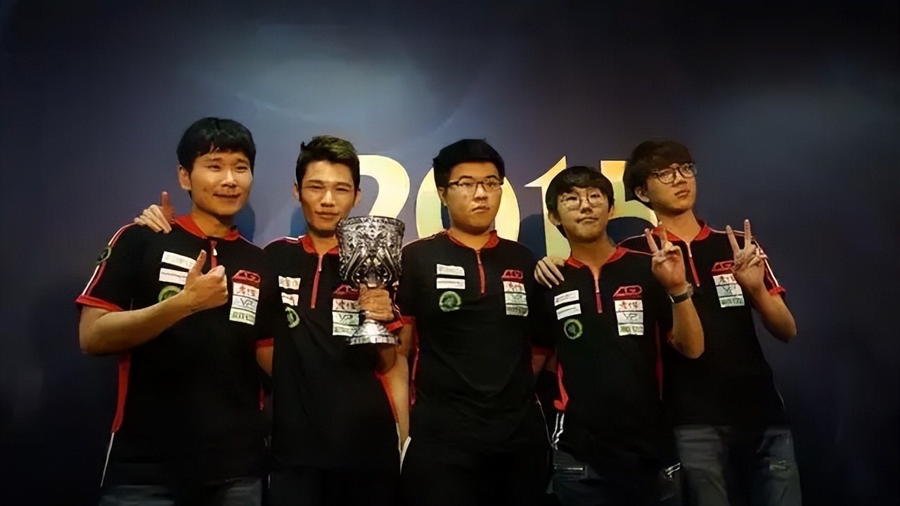 LOL: Wei Shen live broadcasts the memories of S5, it's not my problem, the coach bears the ...