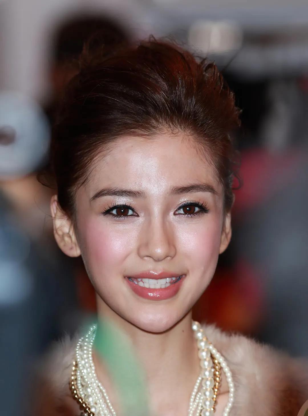 Star Wallpaper: Yang Ying - iNEWS