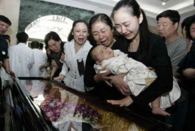 Xing Dan's funeral in 2011: buried with her husband Cong Fei, five-year ...