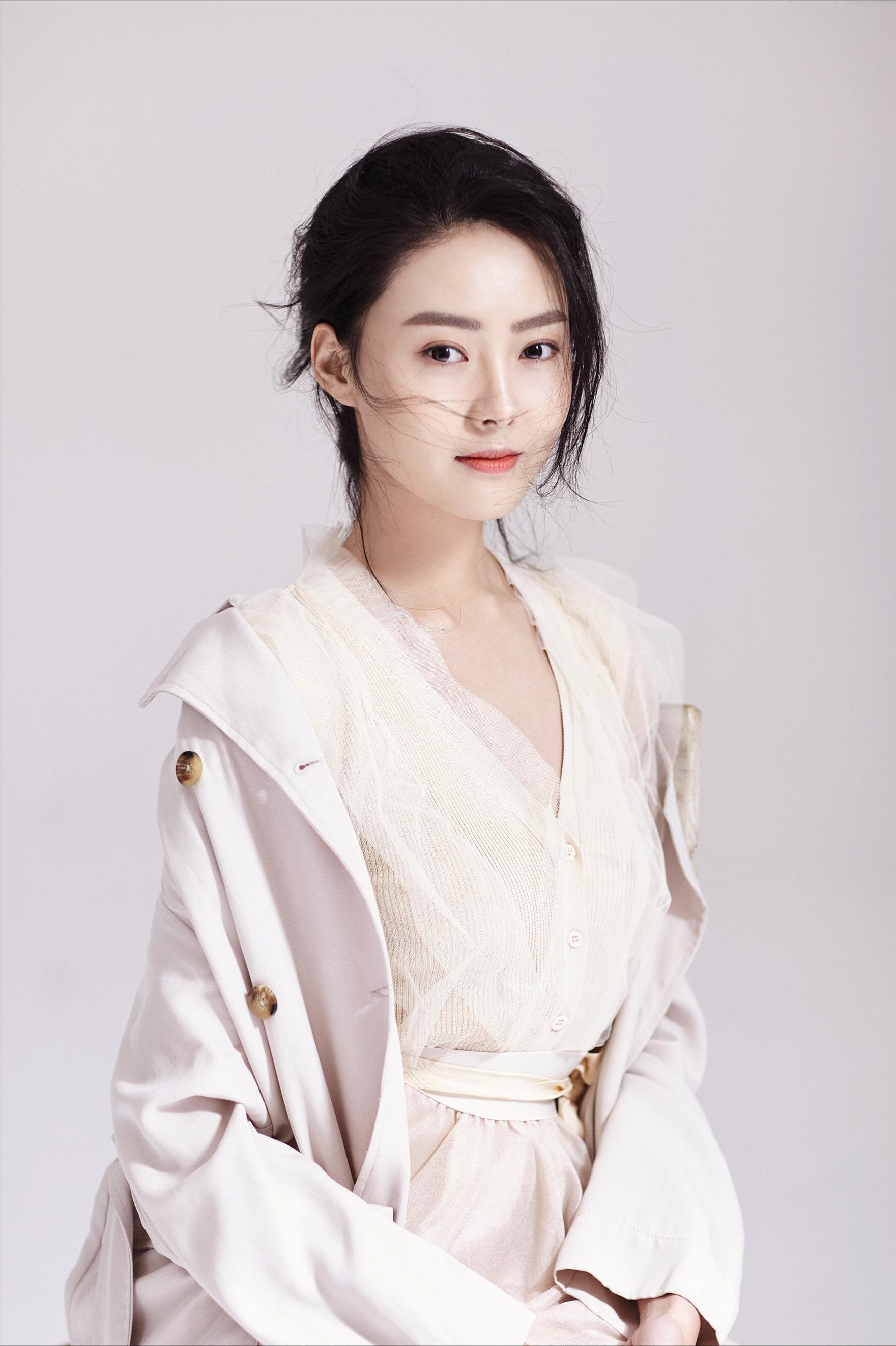 Sun Xiaolun, post-95 female star - iNEWS