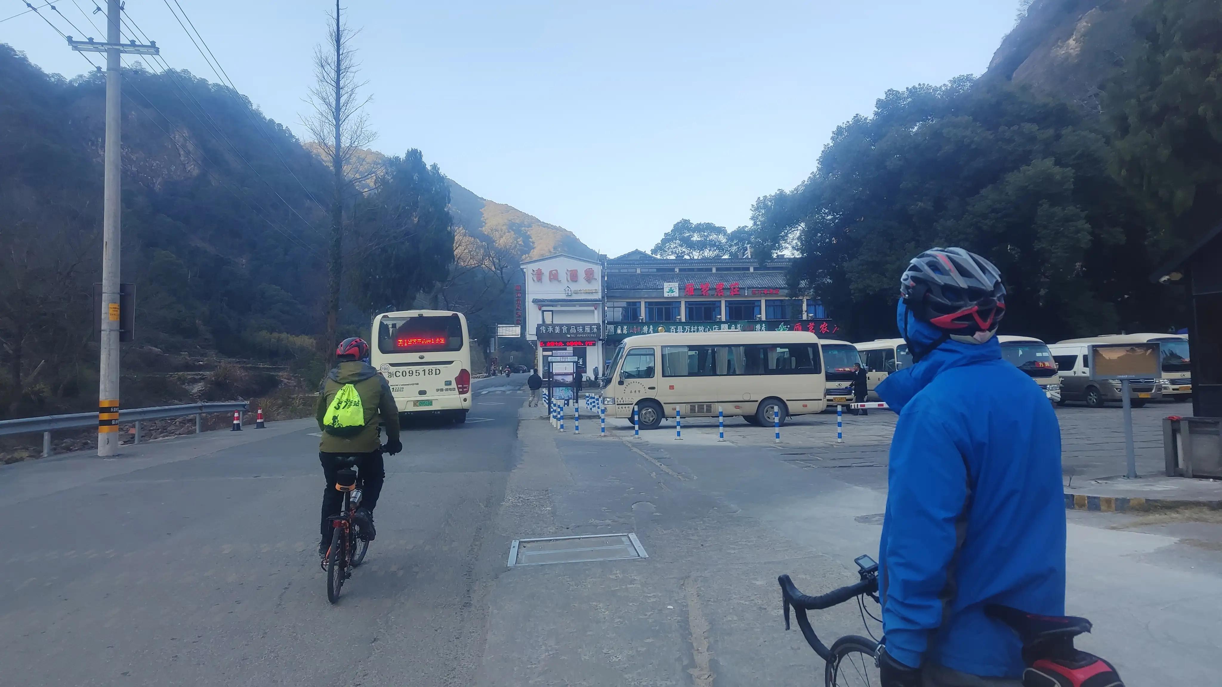 The route planning for the Baifu line riding (driving) through the core ...