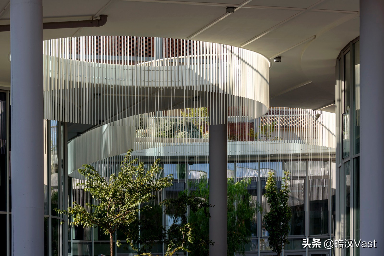 "Dazzling Architecture" industrial area transformed into the new ...