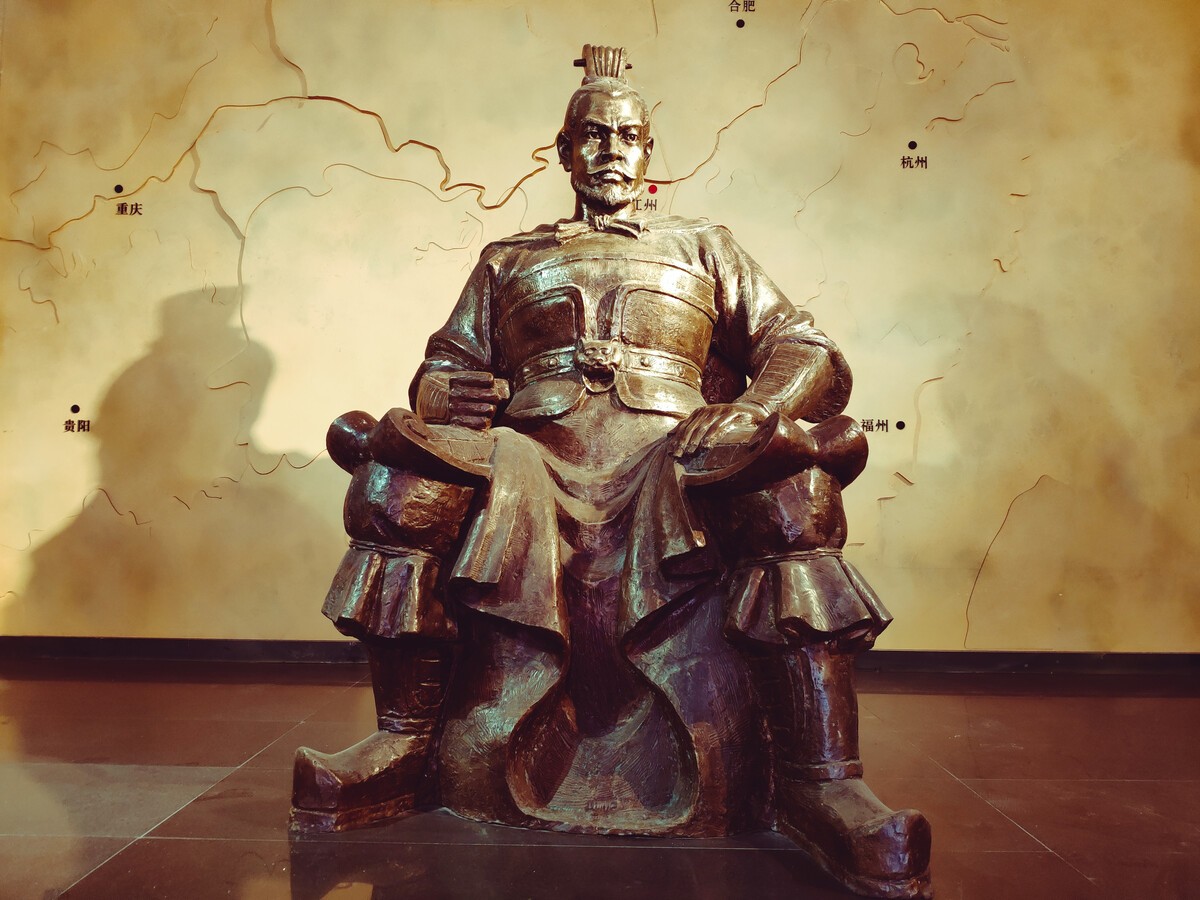 Before the emperor Xu Shouhui died, he cried and begged for mercy. Chen ...