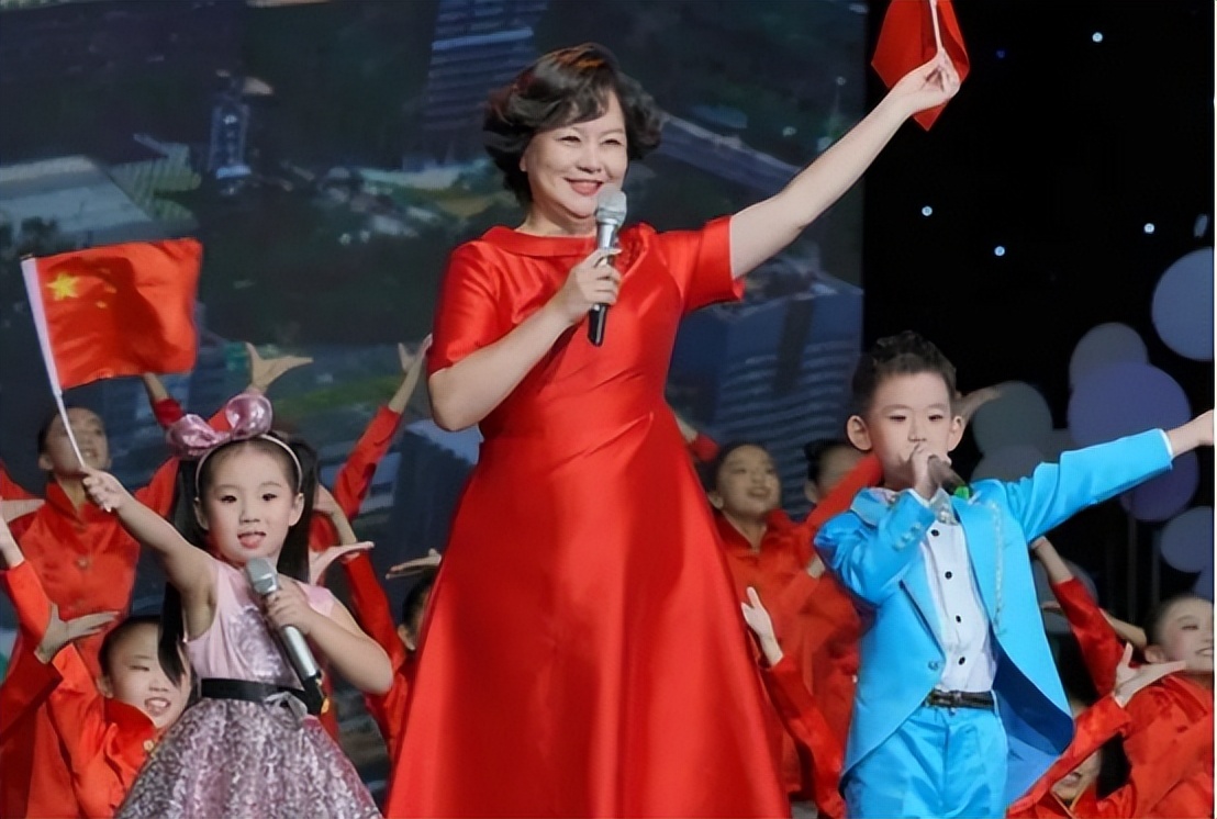 Ju Ping: Bringing a baby alone after divorce, marrying an ordinary ...