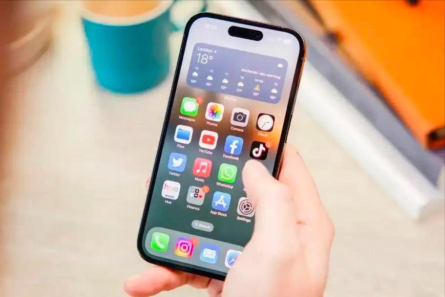 Say goodbye to battery anxiety when you go out. Two mobile phones with ...