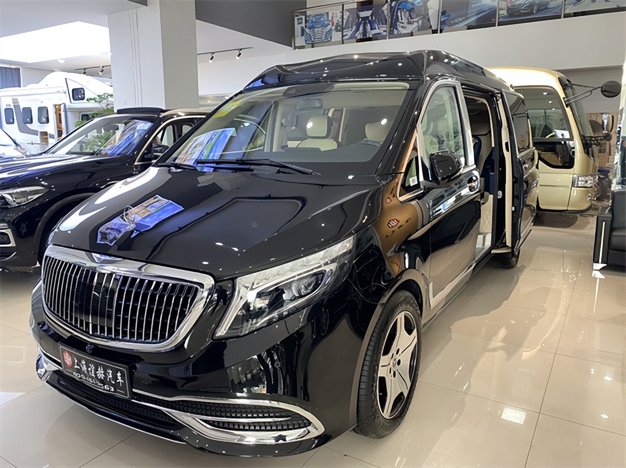 Mercedes-Benz V260L high-roof 7-seat MPV upgrade and refit the luxury version, aviation seats ...