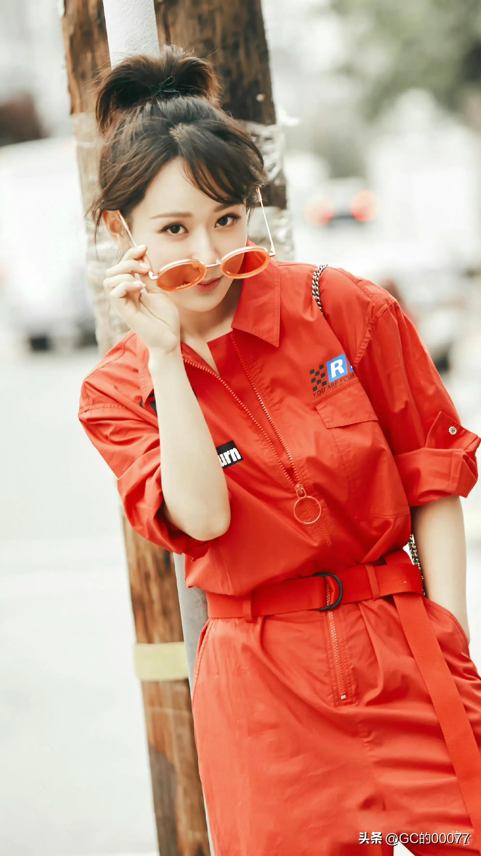 Star picture Yang Zi - iNEWS