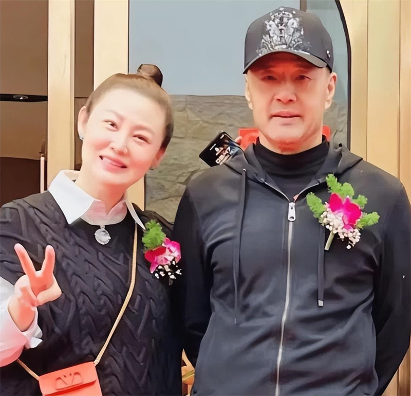 Yu Rongguang made money to support his family and took care of the housework at home, but at the ...